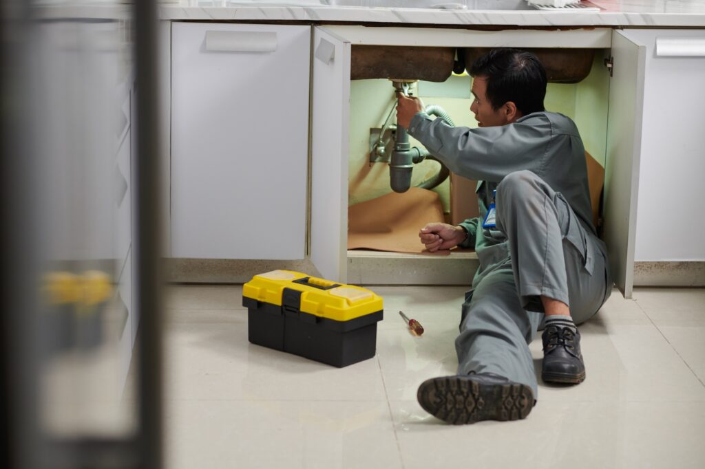 8 Warning Signs Your Home Plumbing Needs Immediate Attention - Expert ...